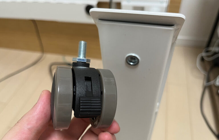 FlexiSpot昇降デスクにキャスターをつけて移動式にしたらめちゃめちゃ快適 | mitsu-blog