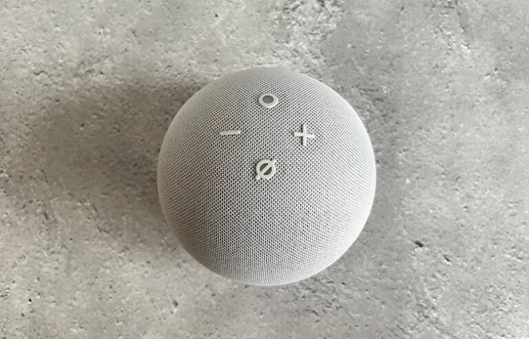 Echo Dot 5 with clockレビュー！デスク上のスマートスピーカーはこれ一択！SwitchBotとの連携は快適そのもの | mitsu-blog