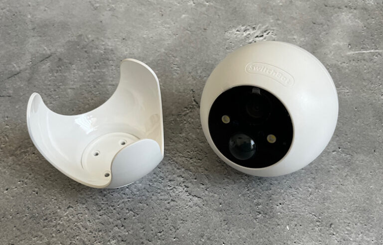 【SwitchBot屋外カメラレビュー】10分で簡単設置！防犯カメラとしても完璧です！ | mitsu-blog