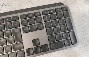 ロジクール MX KEYS Sレビュー！打鍵感から高速タイピング、作業効率を劇的に向上させるSmart Actionsまで徹底解析 | mitsu-blog