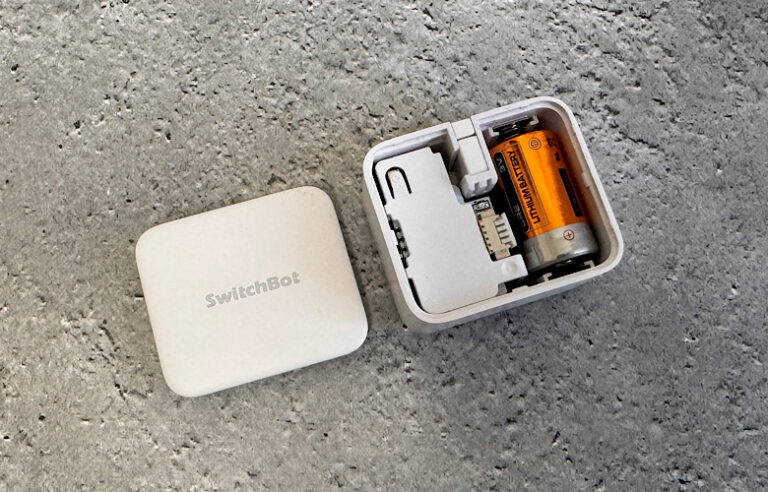 SwitchBotボットレビュー：外出先からも離れた場所のスイッチを押せる指ロボット | mitsu-blog