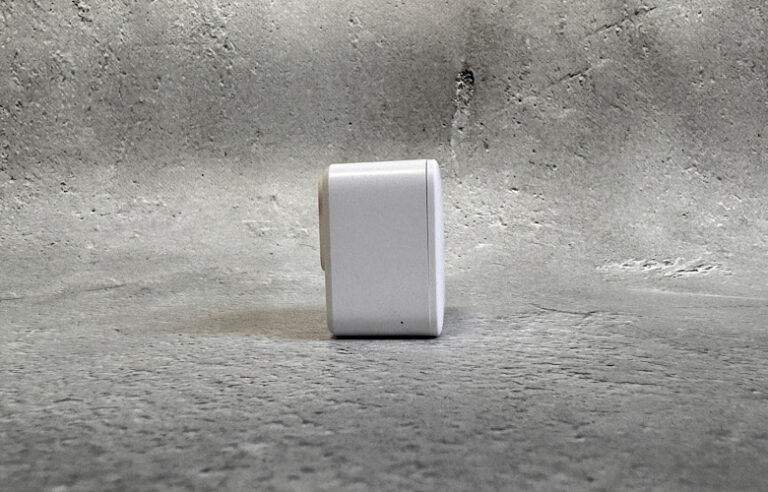 SwitchBotボットレビュー：外出先からも離れた場所のスイッチを押せる指ロボット | mitsu-blog