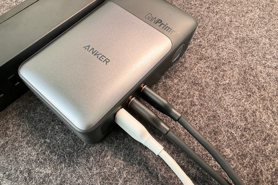Anker 733 Power Bankレビュー！外出先の充電問題を解決する究極の2in1充電器 | mitsu-blog