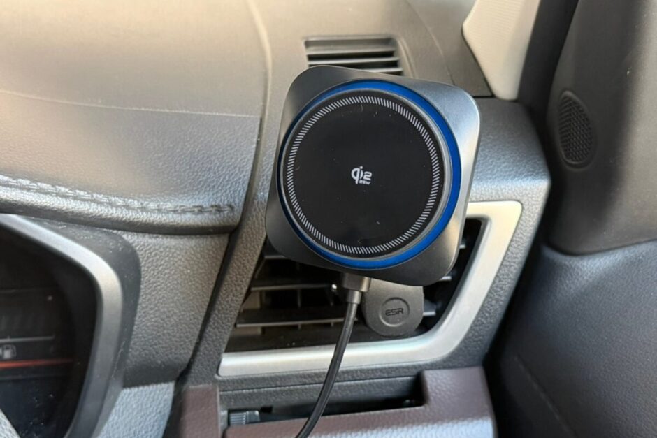 ESR OmniLock Qi2.2 車載ホルダーは「ワイヤレス充電の不満」をごっそり減らしてくれる1台 | mitsu-blog